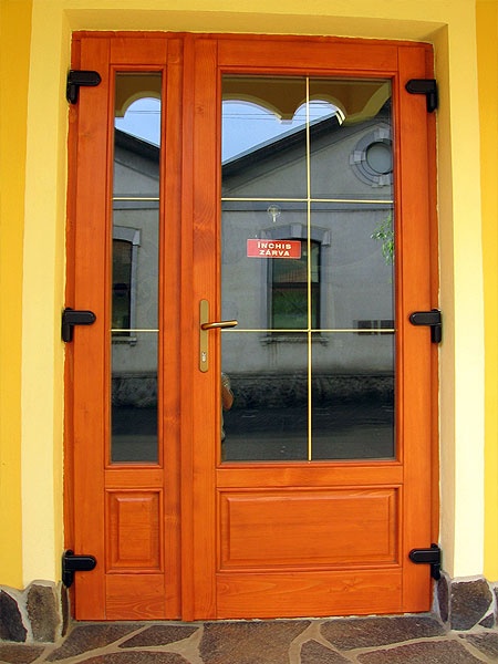 USI DE EXTERIOR DIN LEMN STRATIFICAT UE 075 Ferestre Si Usi Usi USI DE EXTERIOR DIN LEMN STRATIFICAT UE 075 Ferestre Si Usi Usi